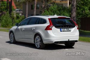 Balts Volvo V60 2015 Pērnava, ar dzinēja tilpumu 2.40 L un nobraukumu 293 tūkst. km par 9999 €, foto 7 vietnē AUTOMOTO.COM.LV