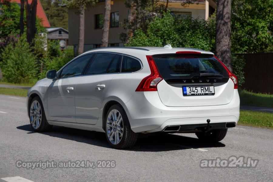 Balts Volvo V60 2015 Pērnava, ar dzinēja tilpumu 2.40 L un nobraukumu 293 tūkst. km par 9999 €, foto 7 vietnē AUTOMOTO.COM.LV