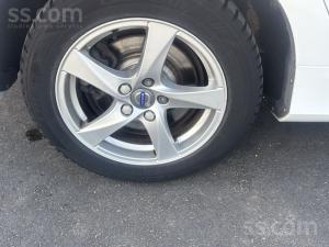 White Volvo V60 2015 in Liepaja, with an engine capacity of 2.00 L and mileage of 197 thousand km for 7900 €, photo 6 on AUTOMOTO.COM.LV