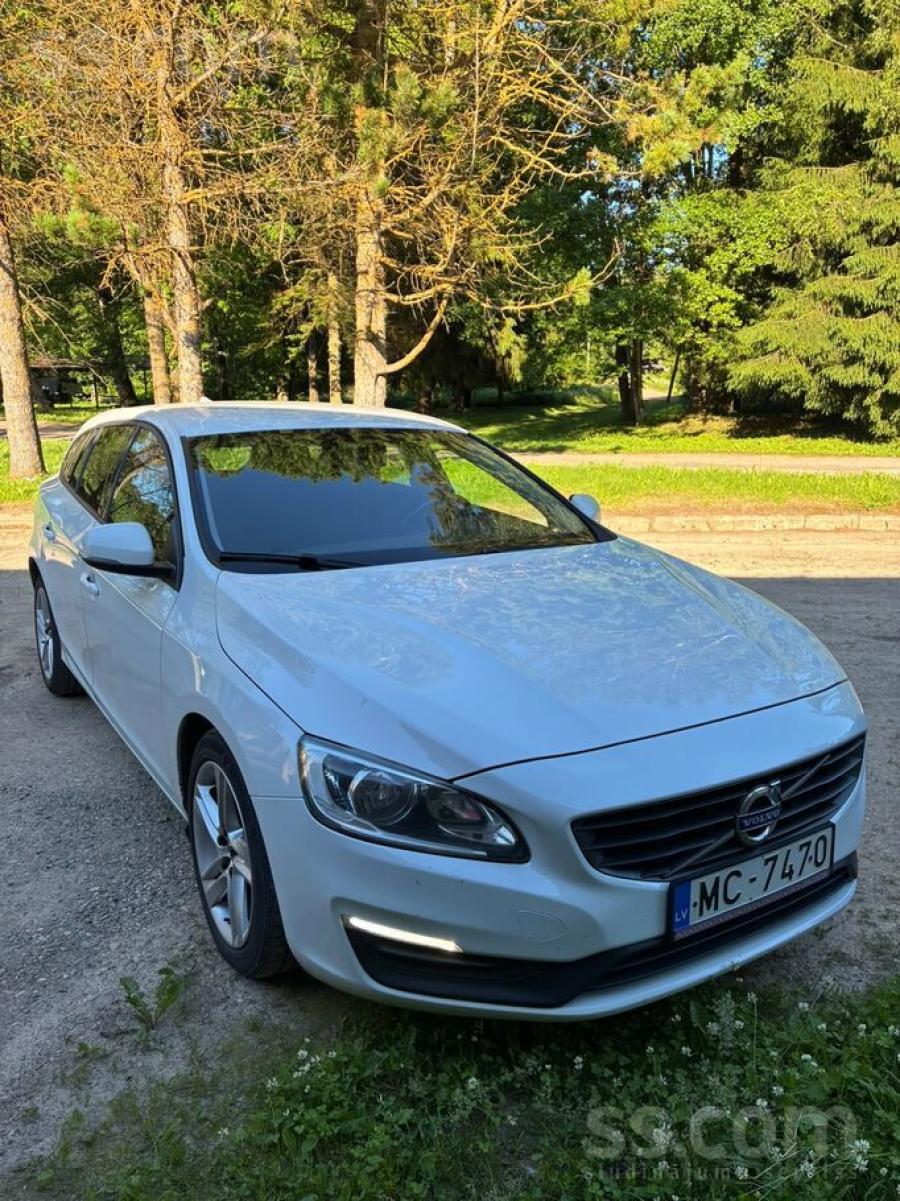 Balts Volvo V60 2015 Bauska, ar dzinēja tilpumu 2.00 L un nobraukumu 371 tūkst. km par 5250 €, foto 1 vietnē AUTOMOTO.COM.LV