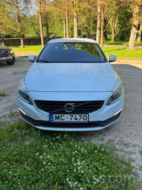 Белый Вольво B60 2015 в Бауска, объемом двигателя 2.00 л и пробегом 371 тыс. км за 5250 €, фото 2 на AUTOMOTO.COM.LV