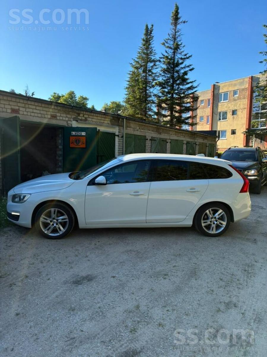Balts Volvo V60 2015 Bauska, ar dzinēja tilpumu 2.00 L un nobraukumu 371 tūkst. km par 5250 €, foto 5 vietnē AUTOMOTO.COM.LV