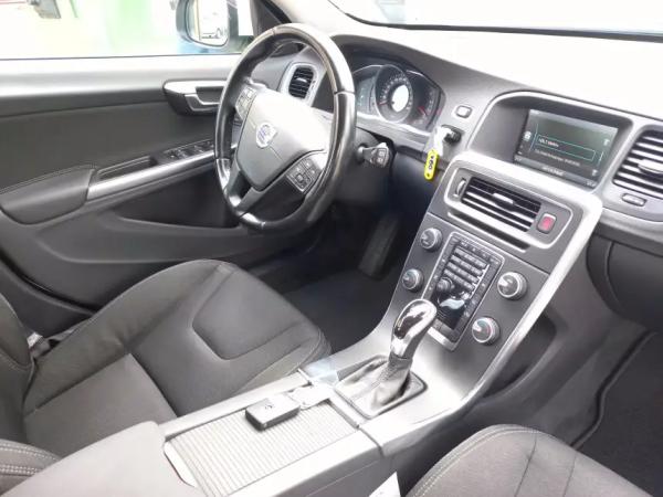 White Volvo V60 2015 in Riga, with an engine capacity of 2.00 L and mileage of 260 thousand km for 7590 €, photo 7 on AUTOMOTO.COM.LV