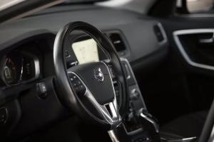 Белый Вольво B60 2015 в Елгава, объемом двигателя 2.40 л и пробегом 285 тыс. км за 8900 €, фото 12 на AUTOMOTO.COM.LV