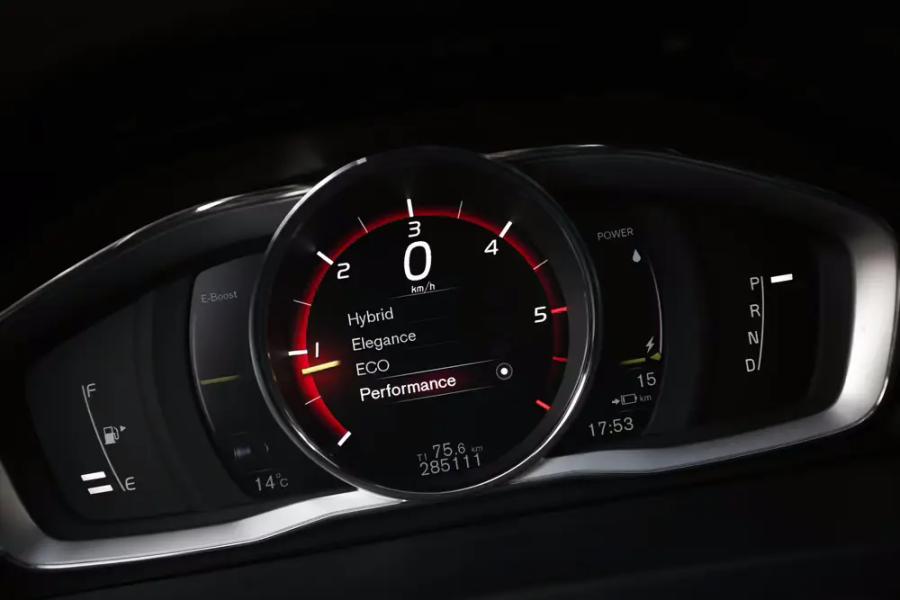 Белый Вольво B60 2015 в Елгава, объемом двигателя 2.40 л и пробегом 285 тыс. км за 8900 €, фото 24 на AUTOMOTO.COM.LV