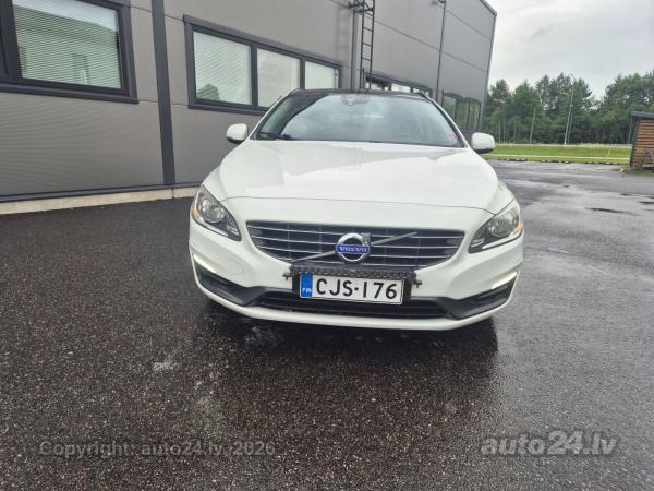 Balts Volvo V60 2015 Pērnava, ar dzinēja tilpumu 1.60 L un nobraukumu 420 tūkst. km par 4999 €, foto 2 vietnē AUTOMOTO.COM.LV
