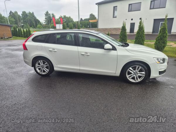Balts Volvo V60 2015 Pērnava, ar dzinēja tilpumu 1.60 L un nobraukumu 420 tūkst. km par 4999 €, foto 4 vietnē AUTOMOTO.COM.LV