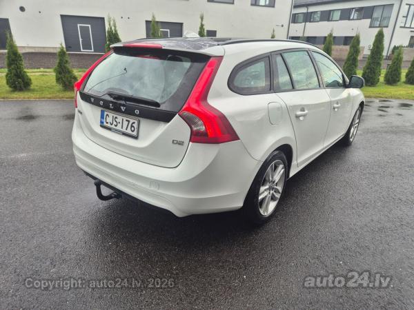 Balts Volvo V60 2015 Pērnava, ar dzinēja tilpumu 1.60 L un nobraukumu 420 tūkst. km par 4999 €, foto 6 vietnē AUTOMOTO.COM.LV
