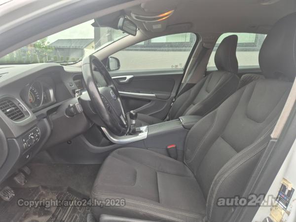 White Volvo V60 2015 in Parnu, with an engine capacity of 1.60 L and mileage of 420 thousand km for 4999 €, photo 9 on AUTOMOTO.COM.LV