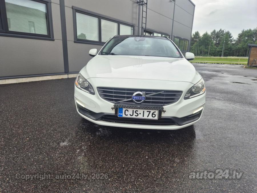 Белый Вольво B60 2015 в Пярну, объемом двигателя 1.60 л и пробегом 420 тыс. км за 4999 €, фото 3 на AUTOMOTO.COM.LV
