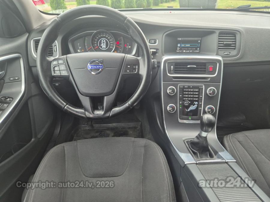 Белый Вольво B60 2015 в Пярну, объемом двигателя 1.60 л и пробегом 420 тыс. км за 4999 €, фото 12 на AUTOMOTO.COM.LV