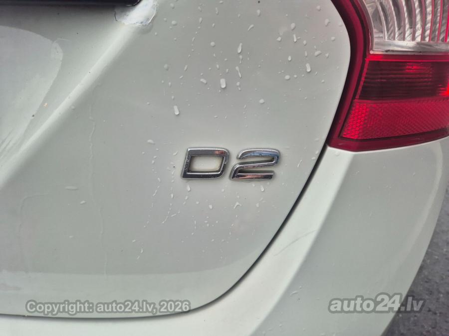 Белый Вольво B60 2015 в Пярну, объемом двигателя 1.60 л и пробегом 420 тыс. км за 4999 €, фото 14 на AUTOMOTO.COM.LV