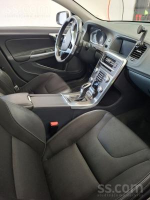 Balts Volvo V60 2015 Saldus, ar dzinēja tilpumu 2.40 L un nobraukumu 300 tūkst. km par 9000 €, foto 5 vietnē AUTOMOTO.COM.LV