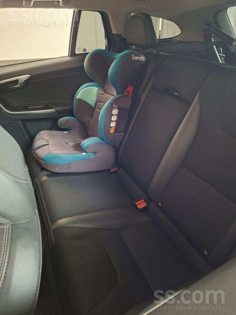 Balts Volvo V60 2015 Saldus, ar dzinēja tilpumu 2.40 L un nobraukumu 300 tūkst. km par 9000 €, foto 8 vietnē AUTOMOTO.COM.LV