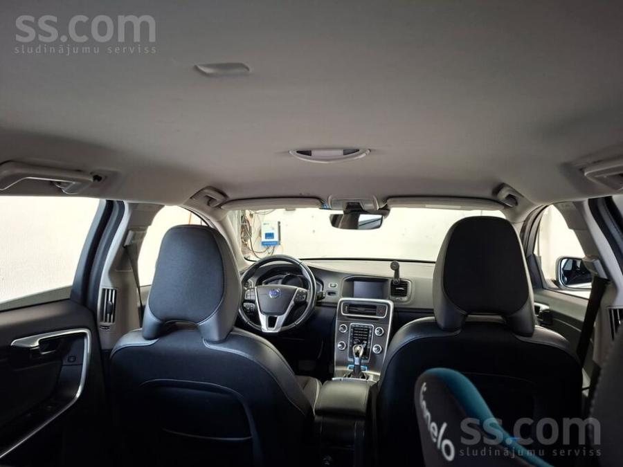 Balts Volvo V60 2015 Saldus, ar dzinēja tilpumu 2.40 L un nobraukumu 300 tūkst. km par 9000 €, foto 9 vietnē AUTOMOTO.COM.LV