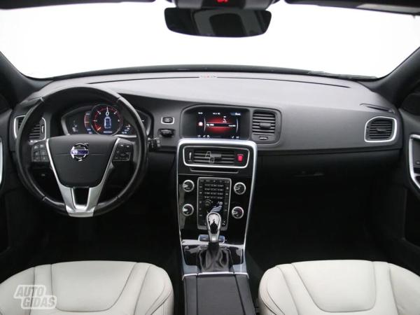 Balts Volvo V60 2015 Viļņa, ar dzinēja tilpumu 2.40 L un nobraukumu 204 tūkst. km par 9999 €, foto 2 vietnē AUTOMOTO.COM.LV