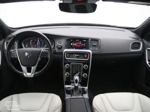 Белый Вольво B60 2015 в Вильнюс, объемом двигателя 2.40 л и пробегом 204 тыс. км за 9999 €, фото 3 на AUTOMOTO.COM.LV