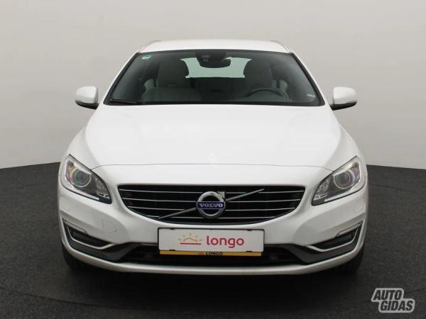 White Volvo V60 2015 in Vilnius, with an engine capacity of 2.40 L and mileage of 204 thousand km for 9999 €, photo 3 on AUTOMOTO.COM.LV