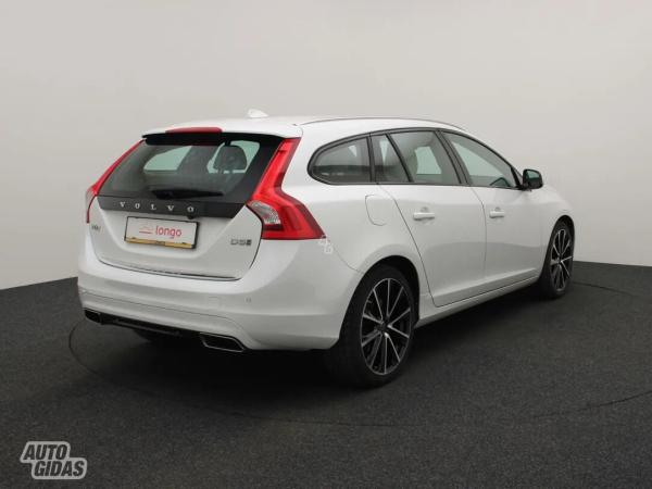 White Volvo V60 2015 in Vilnius, with an engine capacity of 2.40 L and mileage of 204 thousand km for 9999 €, photo 8 on AUTOMOTO.COM.LV