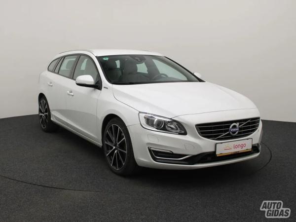 White Volvo V60 2015 in Vilnius, with an engine capacity of 2.40 L and mileage of 204 thousand km for 9999 €, photo 10 on AUTOMOTO.COM.LV