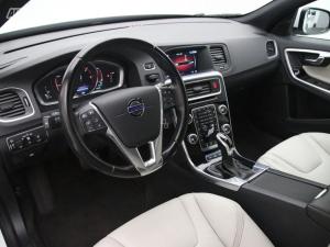 Белый Вольво B60 2015 в Вильнюс, объемом двигателя 2.40 л и пробегом 204 тыс. км за 9999 €, фото 17 на AUTOMOTO.COM.LV