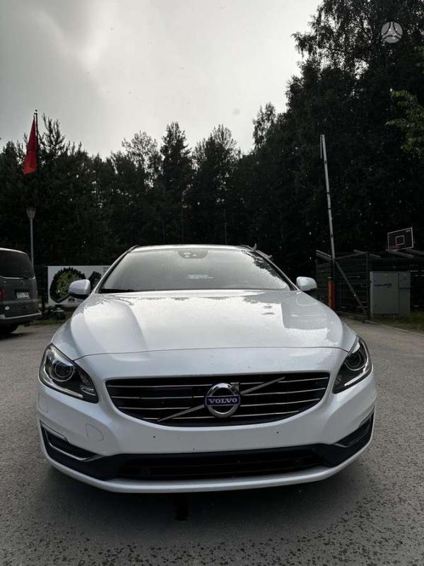 Balts Volvo V60 2015 Pasvalys, ar dzinēja tilpumu 1.56 L un nobraukumu 150 tūkst. km par 7300 €, foto 2 vietnē AUTOMOTO.COM.LV