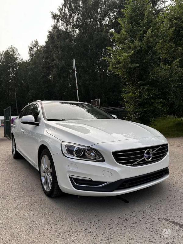 Balts Volvo V60 2015 Pasvalys, ar dzinēja tilpumu 1.56 L un nobraukumu 150 tūkst. km par 7300 €, foto 3 vietnē AUTOMOTO.COM.LV