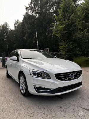 White Volvo V60 2015 in Pasvalys, with an engine capacity of 1.56 L and mileage of 150 thousand km for 7300 €, photo 4 on AUTOMOTO.COM.LV