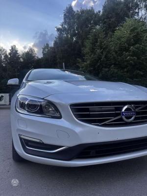White Volvo V60 2015 in Pasvalys, with an engine capacity of 1.56 L and mileage of 150 thousand km for 7300 €, photo 5 on AUTOMOTO.COM.LV