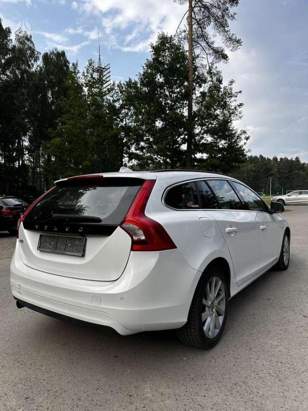 Balts Volvo V60 2015 Pasvalys, ar dzinēja tilpumu 1.56 L un nobraukumu 150 tūkst. km par 7300 €, foto 5 vietnē AUTOMOTO.COM.LV