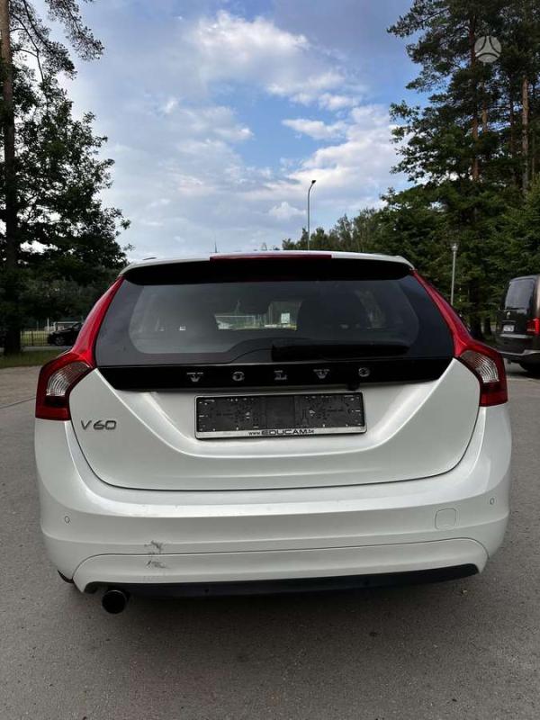 Balts Volvo V60 2015 Pasvalys, ar dzinēja tilpumu 1.56 L un nobraukumu 150 tūkst. km par 7300 €, foto 6 vietnē AUTOMOTO.COM.LV