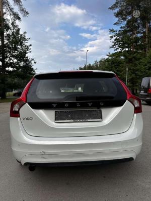White Volvo V60 2015 in Pasvalys, with an engine capacity of 1.56 L and mileage of 150 thousand km for 7300 €, photo 7 on AUTOMOTO.COM.LV