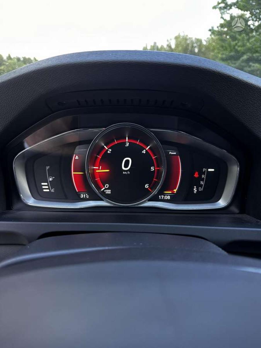 White Volvo V60 2015 in Pasvalys, with an engine capacity of 1.56 L and mileage of 150 thousand km for 7300 €, photo 11 on AUTOMOTO.COM.LV
