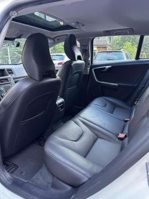 White Volvo V60 2015 in Pasvalys, with an engine capacity of 1.56 L and mileage of 150 thousand km for 7300 €, photo 15 on AUTOMOTO.COM.LV