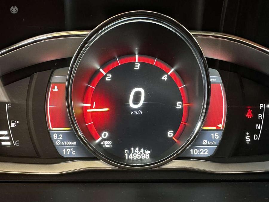 White Volvo V60 2015 in Pasvalys, with an engine capacity of 1.56 L and mileage of 150 thousand km for 7300 €, photo 19 on AUTOMOTO.COM.LV