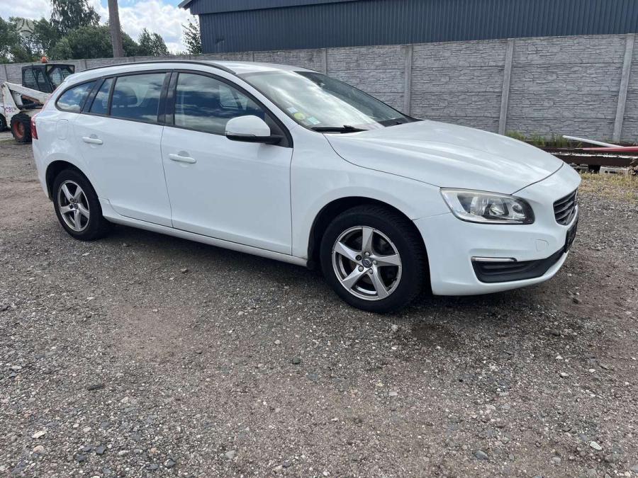 Balts Volvo V60 2015 Tauragė, ar dzinēja tilpumu 1.98 L un nobraukumu 18 tūkst. km par 4500 €, foto 1 vietnē AUTOMOTO.COM.LV