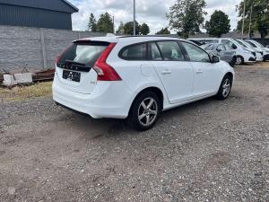 Balts Volvo V60 2015 Tauragė, ar dzinēja tilpumu 1.98 L un nobraukumu 18 tūkst. km par 4500 €, foto 3 vietnē AUTOMOTO.COM.LV