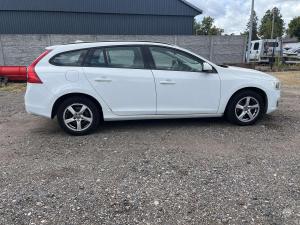 Balts Volvo V60 2015 Tauragė, ar dzinēja tilpumu 1.98 L un nobraukumu 18 tūkst. km par 4500 €, foto 4 vietnē AUTOMOTO.COM.LV