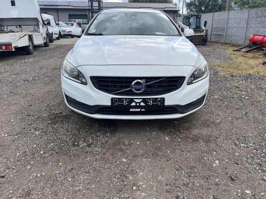 Balts Volvo V60 2015 Tauragė, ar dzinēja tilpumu 1.98 L un nobraukumu 18 tūkst. km par 4500 €, foto 5 vietnē AUTOMOTO.COM.LV