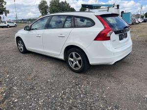 Balts Volvo V60 2015 Tauragė, ar dzinēja tilpumu 1.98 L un nobraukumu 18 tūkst. km par 4500 €, foto 8 vietnē AUTOMOTO.COM.LV