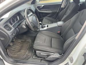 Balts Volvo V60 2015 Tauragė, ar dzinēja tilpumu 1.98 L un nobraukumu 18 tūkst. km par 4500 €, foto 9 vietnē AUTOMOTO.COM.LV