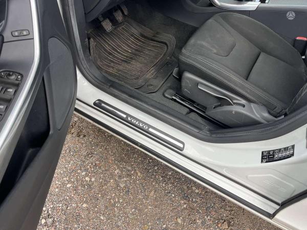 White Volvo V60 2015 in Taurage, with an engine capacity of 1.98 L and mileage of 18 thousand km for 4500 €, photo 10 on AUTOMOTO.COM.LV