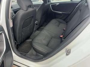 Balts Volvo V60 2015 Tauragė, ar dzinēja tilpumu 1.98 L un nobraukumu 18 tūkst. km par 4500 €, foto 13 vietnē AUTOMOTO.COM.LV