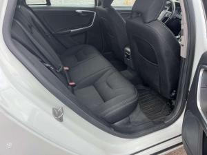 Balts Volvo V60 2015 Tauragė, ar dzinēja tilpumu 1.98 L un nobraukumu 18 tūkst. km par 4500 €, foto 15 vietnē AUTOMOTO.COM.LV