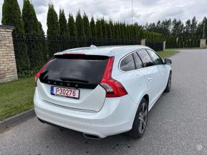 Balts Volvo V60 2015 Viļņa, ar dzinēja tilpumu 2.40 L un nobraukumu 238 tūkst. km par 7600 €, foto 4 vietnē AUTOMOTO.COM.LV