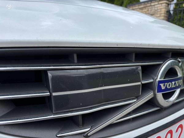 White Volvo V60 2015 in Vilnius, with an engine capacity of 2.40 L and mileage of 238 thousand km for 7600 €, photo 8 on AUTOMOTO.COM.LV