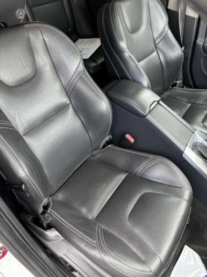 Balts Volvo V60 2015 Viļņa, ar dzinēja tilpumu 2.40 L un nobraukumu 238 tūkst. km par 7600 €, foto 13 vietnē AUTOMOTO.COM.LV