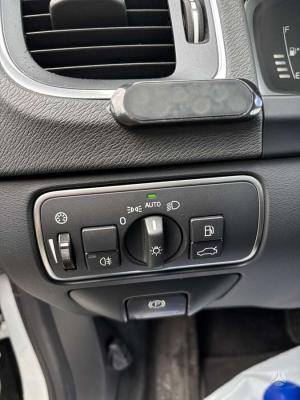 Balts Volvo V60 2015 Viļņa, ar dzinēja tilpumu 2.40 L un nobraukumu 238 tūkst. km par 7600 €, foto 14 vietnē AUTOMOTO.COM.LV