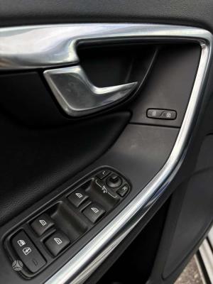 Balts Volvo V60 2015 Viļņa, ar dzinēja tilpumu 2.40 L un nobraukumu 238 tūkst. km par 7600 €, foto 15 vietnē AUTOMOTO.COM.LV