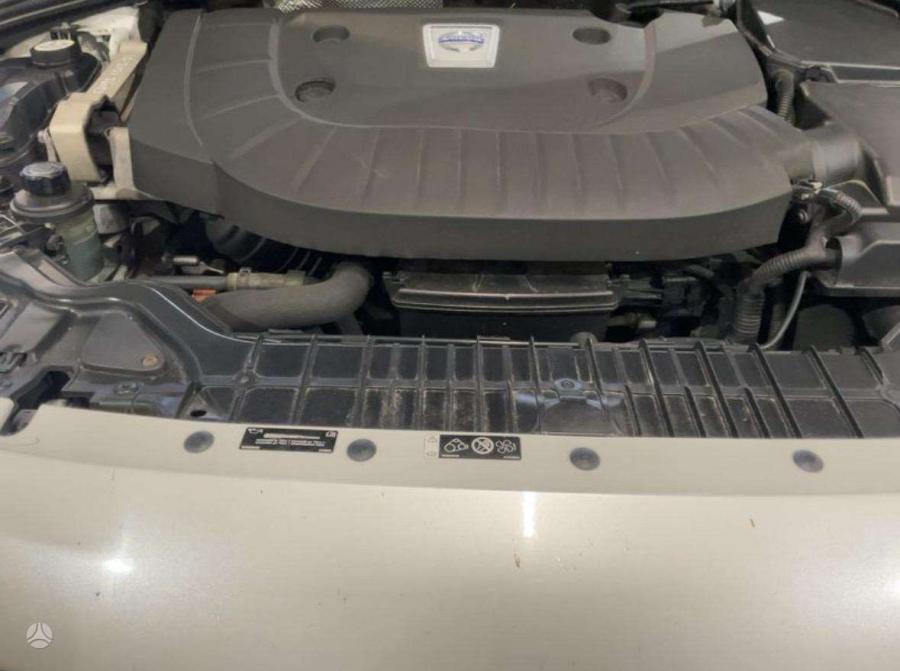 Balts Volvo V60 2015 Viļņa, ar dzinēja tilpumu 2.40 L un nobraukumu 238 tūkst. km par 7600 €, foto 25 vietnē AUTOMOTO.COM.LV